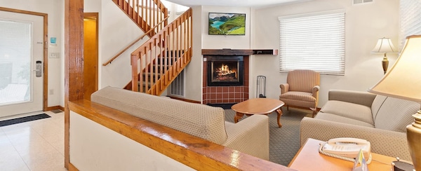 Ridge Top 2 Bedroom Villa At Club Wyndham Shawnee Village - Pocono Mountains, PA