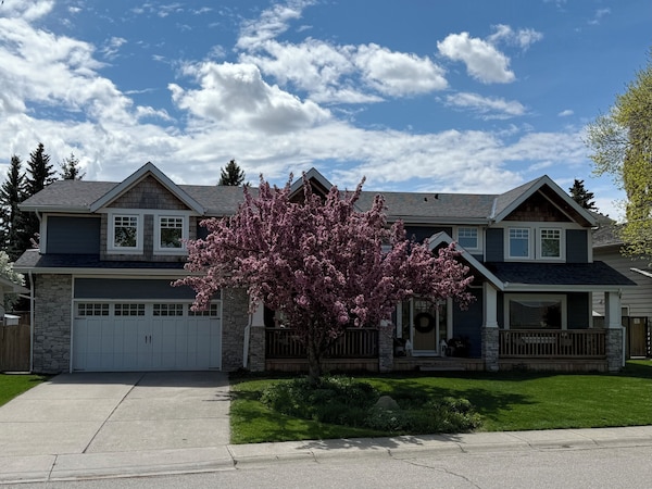 Lakefront 6br Home W/dock, Hot Tub, Games, Sleeps 16perfect For Families! - Calgary