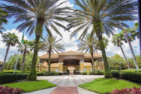 Beautiful 4 Bedroom Pool Home Near Disney - Four Corners, FL