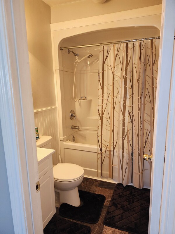 Cozy 2-bedroom Apartment With Wifi, Laundry And Parking  In Grand Falls-windsor - Newfoundland and Labrador