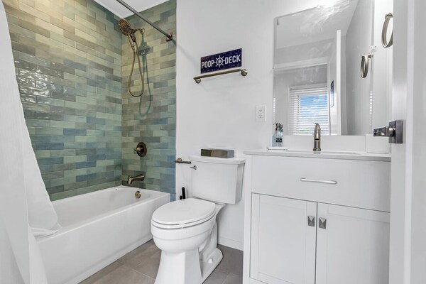 Fully Renovated 1br Ocean Grove Penthouse Suite #7 - Asbury Park, NJ