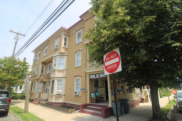 2 Bedroom Ocean Grove Beach Apartment - Belmar, NJ