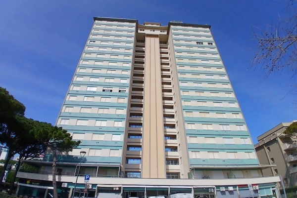 Cv011 - Milano Marittima, Sea Front Three-room Apartment With Exclusive View - Milano Marittima