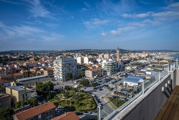 Tra Sole E Luna - Civitanova, Appartamento Nobiliare Fronte Mare - Porto Sant'Elpidio
