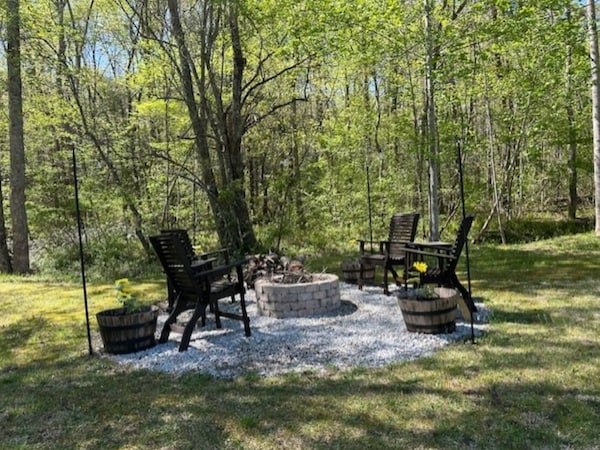Vacation Rental, Spa & Salt Room\ntable Rock State Park\nfire-pit ,Pet Friendly - Table Rock State Park, Pickens