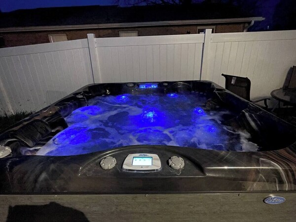 Private Pool & Spa Near Casino 1 P.m. Check-in/out, Cozy Pool & Hot Tub Retreat By Casino - Harpers Ferry, WV