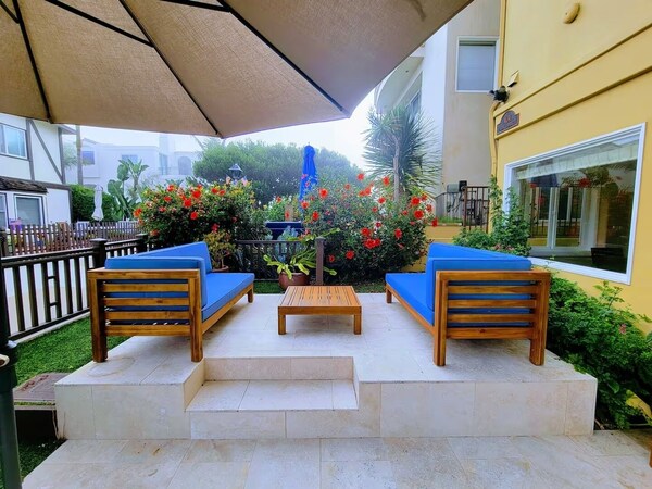 Cozy Beach Living With Large Patio & Garage Parking - Sleeps 4 - Redondo Beach, CA