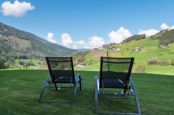 Holiday Apartment 'Baumannhof Apartment Tera' With Mountain View, Shared Terrace And Wi-fi - Urtijëi