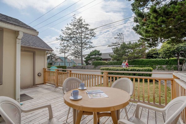 Cozy Home 3 Blocks From Downtown And 1 Block From Beach - Cannon Beach, OR