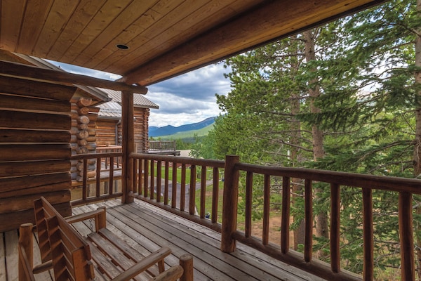 Lodge Double Queen Longs Peak View - Estes Park, CO