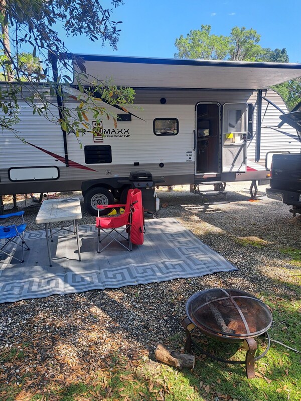 Cozy River Retreat 2-bedroom Rv With Ac, In Homosassa Springs , Fl - Homosassa Springs, FL