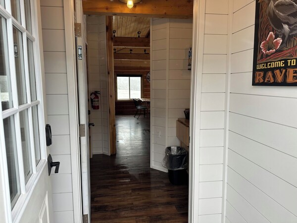 Raven Cabin - Cozy Retreat With Bay Views, A Shared Hot Tub, And Fire Pit! - Homer, AK
