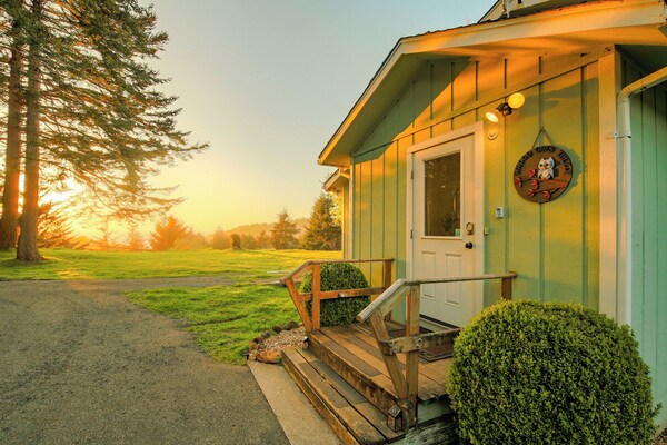 Stunning 4 Bedroom Bandon Home Minutes From Golf And A Stones Throw From Beaches - Bandon, OR