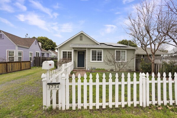 4 Bedroom Private House In Central Chico - Chico, CA