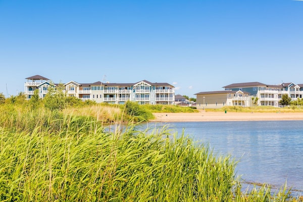 Luxe Hotelkamer Met Zicht Op En Nabij Strand - Hellevoetsluis