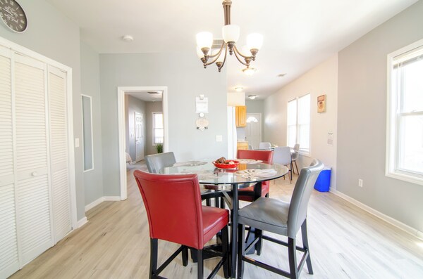 Spacious 4-bedroom Retreat With Nyc Vibes  Perfect For Large Groups! - New York City