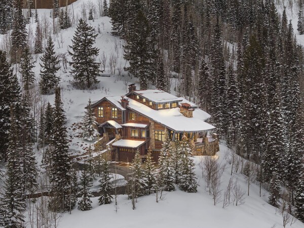 Ski-in Ski-out Luxe Chalet In The Colony, Hot Tub, Designer Interiors, Stunning Mountain Views - Snowbird, UT