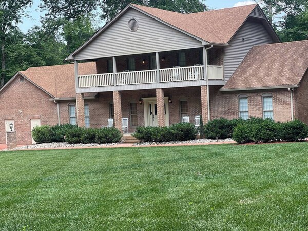 Beautiful Indoors And Outdoors On 6 Acres - Lake Mackintosh, NC