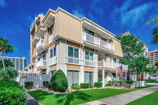 Paradise Villas  3br/2ba Retreat Steps From The Beach! - Myrtle Beach