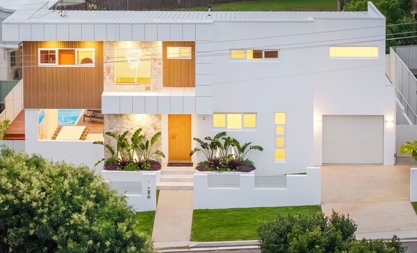 The Bay Haven - With Heated Pool And Walk To Beach - Nelson Bay