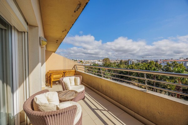 Top Floor Private 1-bed With Views And Parking - Albufeira
