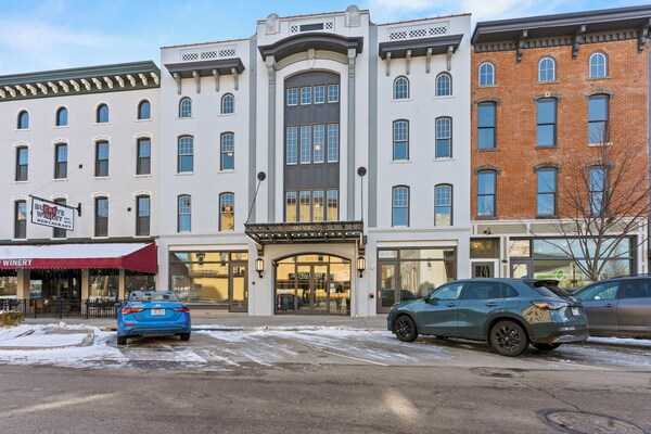 Local Discounts!-the Revitalized Newark Arcade - Newark, OH