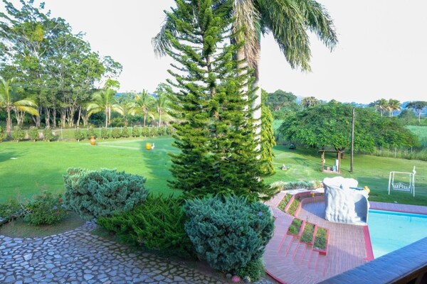 Charming 4-bedroom House In Delightful Peña Blanca With Wifi, Ac - Peña Blanca