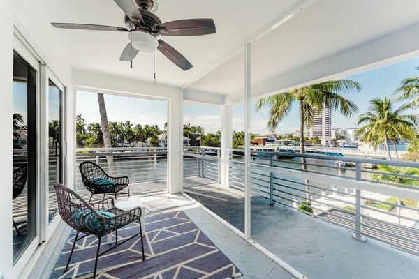 Serene Waterfront 2br 2ba With Intracoastal Views, Pool, Balcony, Parking - Boca Raton, FL