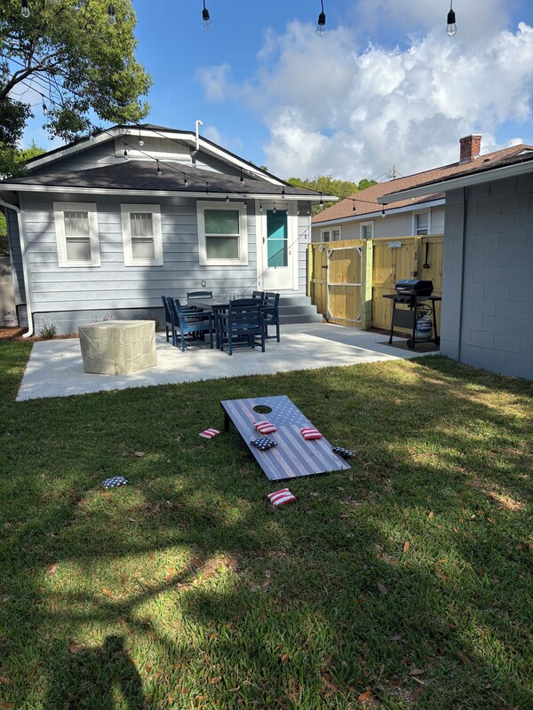 <Newly Renovated> Charming 3-bedroom Bungalow & Game Room In Downtown Pensacola! - Pensacola, FL