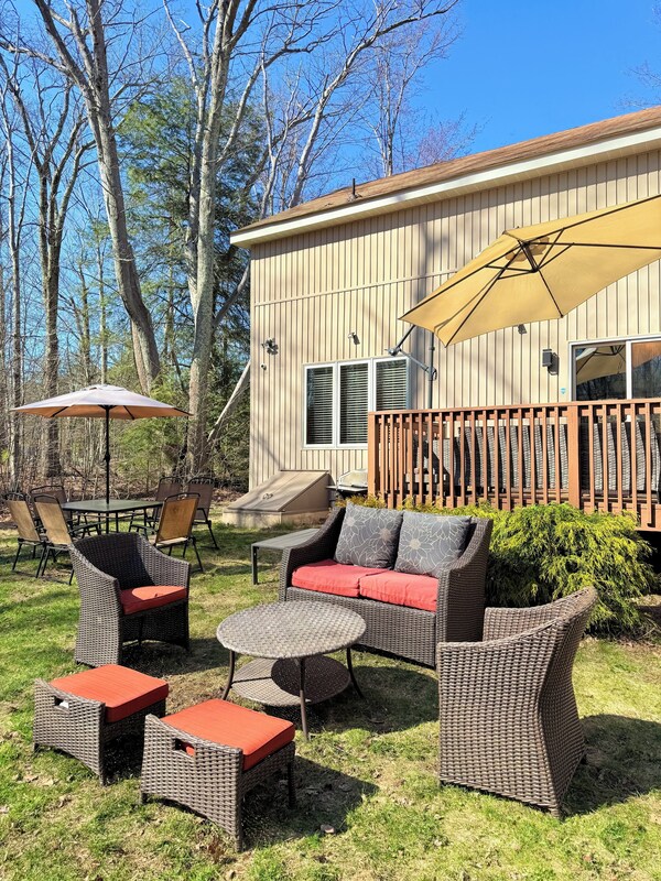 Stylish Getaway In Country Club With Resort Amenities + Privacy - Mount Pocono, PA