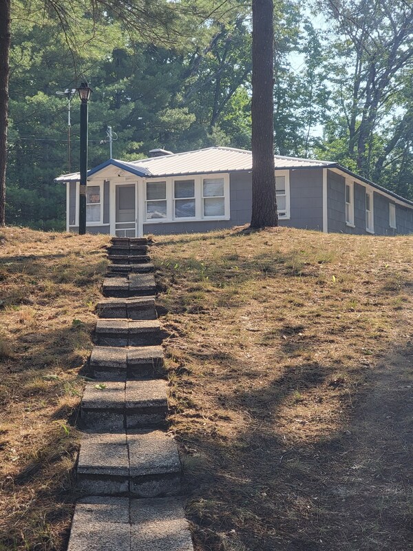 Sleep 6, Lakeview Cottage With Private Beach, Boat Dock & Spectacular Views. - Baldwin, MI