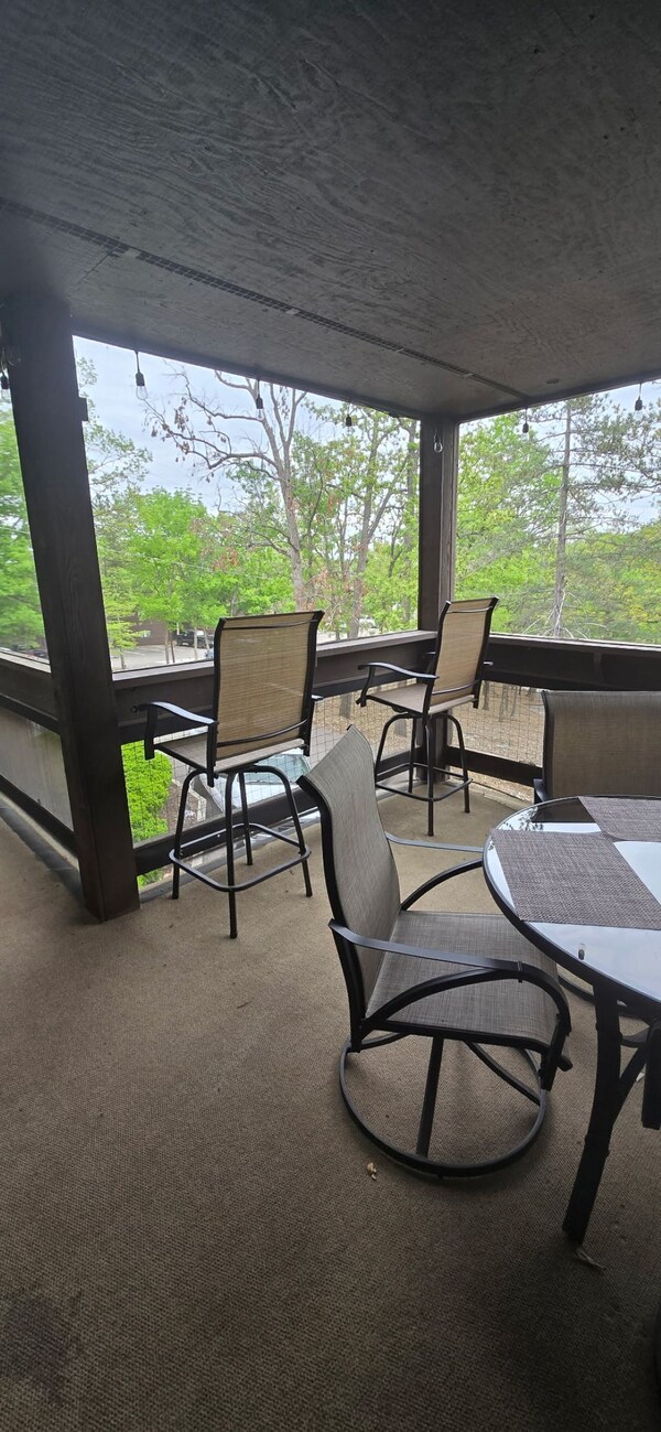 Mid Century Modern Condo At Lake Of The Ozarks. Step Back In Time And Relax! - Camdenton, MO