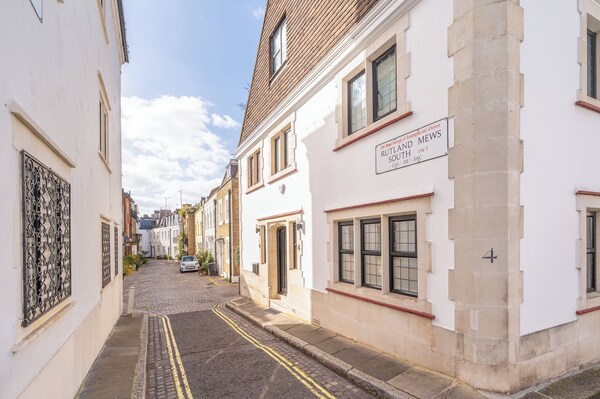 Entire House In Central London - London Paddington Station