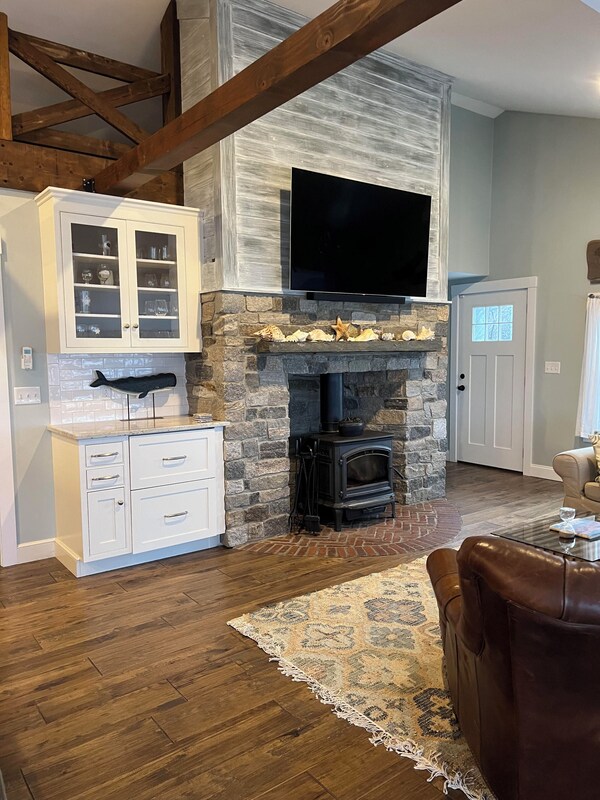 Charming Cottage Steps From Private Beach  Water Views & Little Neck Charm - Ipswich, MA