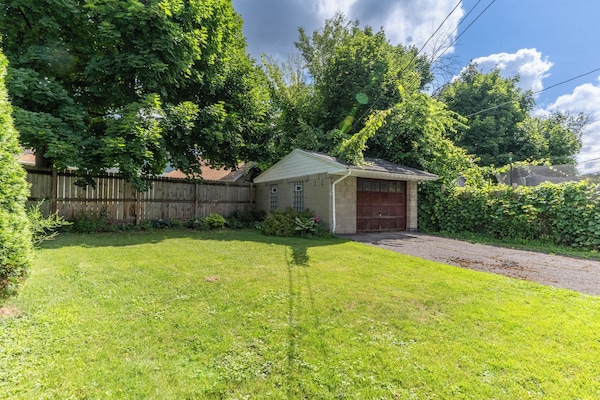 A "Most-loved" Craftsman Home, Great Location & Amenities, A/c, Wifi, Parking - Rochester, NY