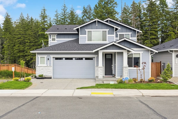 Serene Port Orchard Retreat: 3br 3ba With Trails And Amazing Views - Port Orchard, WA