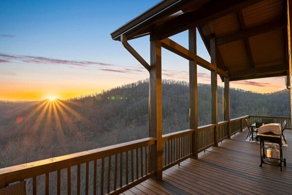 Sylva Retreat, King Suite, Mountain View, And Hiking! - Sylva, NC