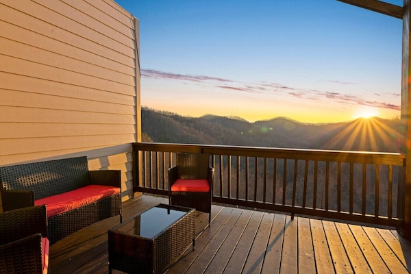Mountain Stay, King Suite, Fireplace, And Mountain Views! - Sylva