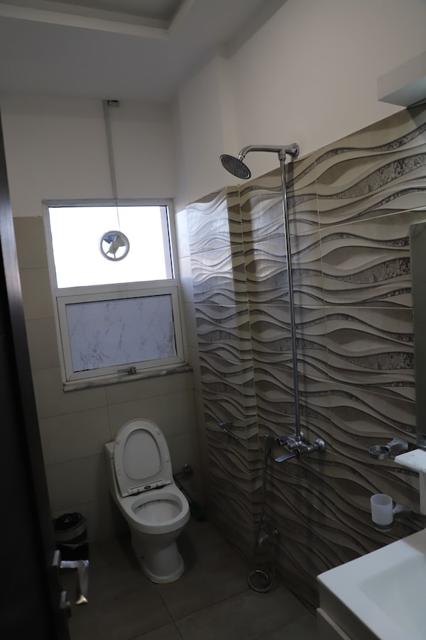 Charming 1-bedroom Apartment With Ac, Wifi In Nice Islamabad - Islamabad