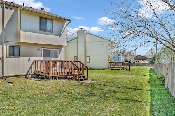 Spacious Townhome - 2-bedrooms With King Beds In Quite Cul-de-sac - Sleeps 6 - Topeka, KS