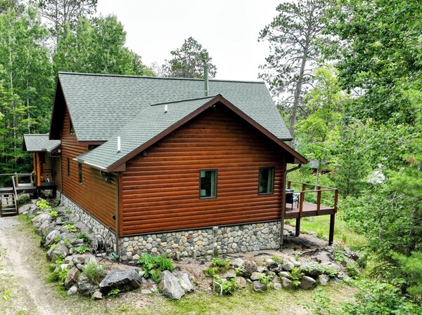 Lake Vermilion Home, Private, 2 Docks, Screen Porch, Sauna, 3 Bedrooms & Loft. - Tower, MN