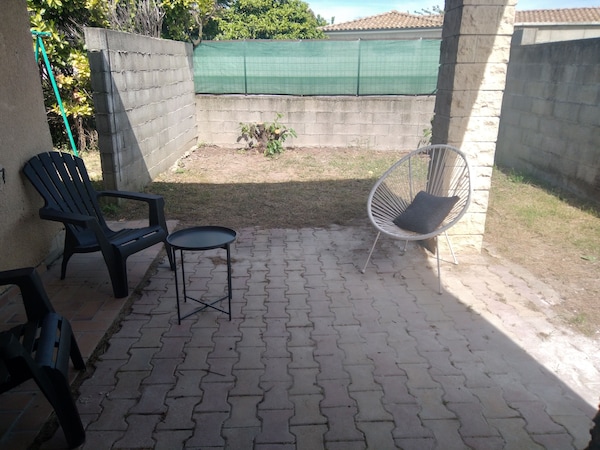 À Louer Studio 40 M² Avec Mezzanine, Jardin Privé, Clim Et Services Inclus - Montélimar