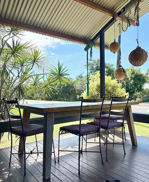 Fridays At Three\nwongaling Beach Cottage - Queensland
