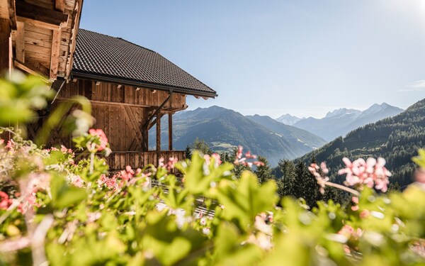 Appartement "Bruneggerhof 2" Avec Vue Sur Les Montagnes, Jardin Privé Et Wi-fi - Valle Aurina