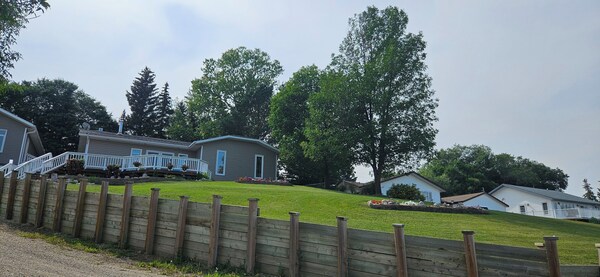 Lake House 6 Minutes To Town.bring Your Water Sports Gear And Enjoy - Neepawa