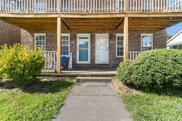 Cozy & Virginia Beach Unit Close To Direct Beach Access! - Virginia Beach, VA