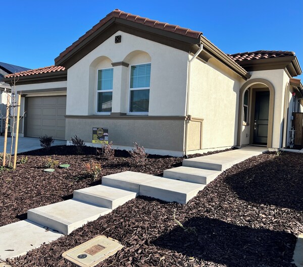 Beautiful New Home In Elk Grove - Cool Getaway - Elk Grove, CA