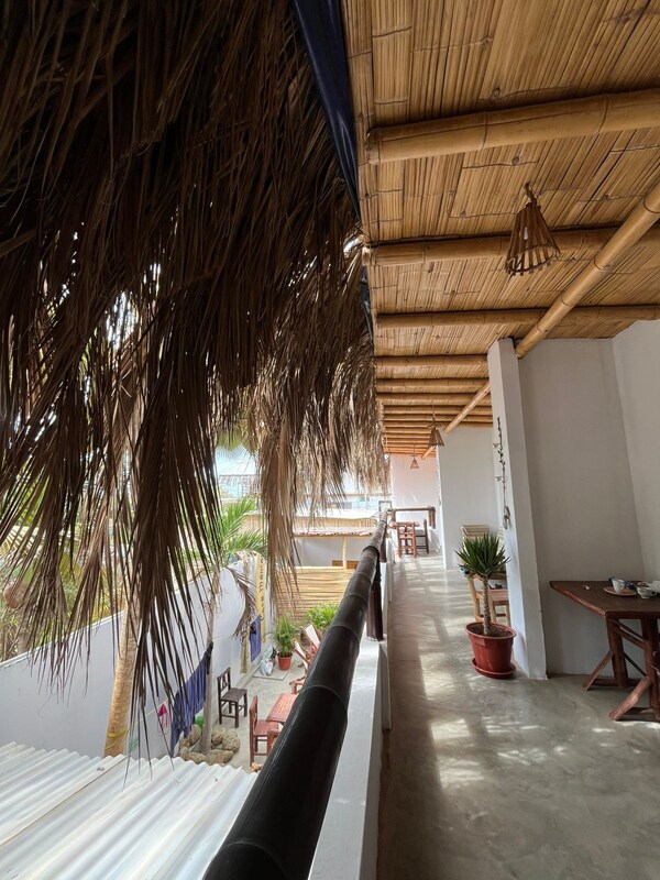 Spacious 8 Bedroom House In Fantastic Máncora, 4 Blocks From Famous Surfing Area - Máncora