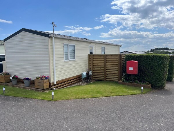Modern Caravan Within Walking Distance To The Beach! - 得文