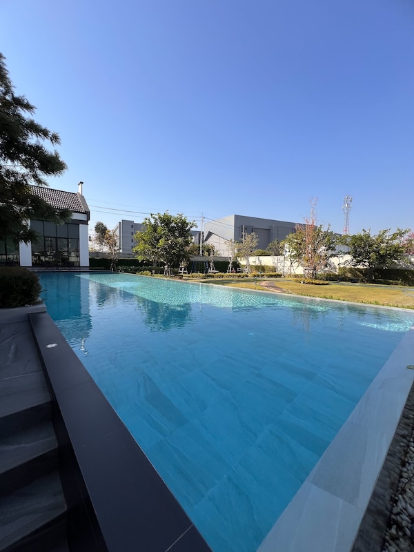 Villa Luxe Bangkok Private Pool Whirlpool - Bang Bua Thong District